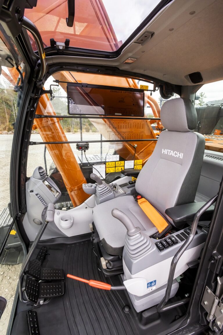 Hitachi ZX490LC-6 Excavator - Wajax - Hitachi